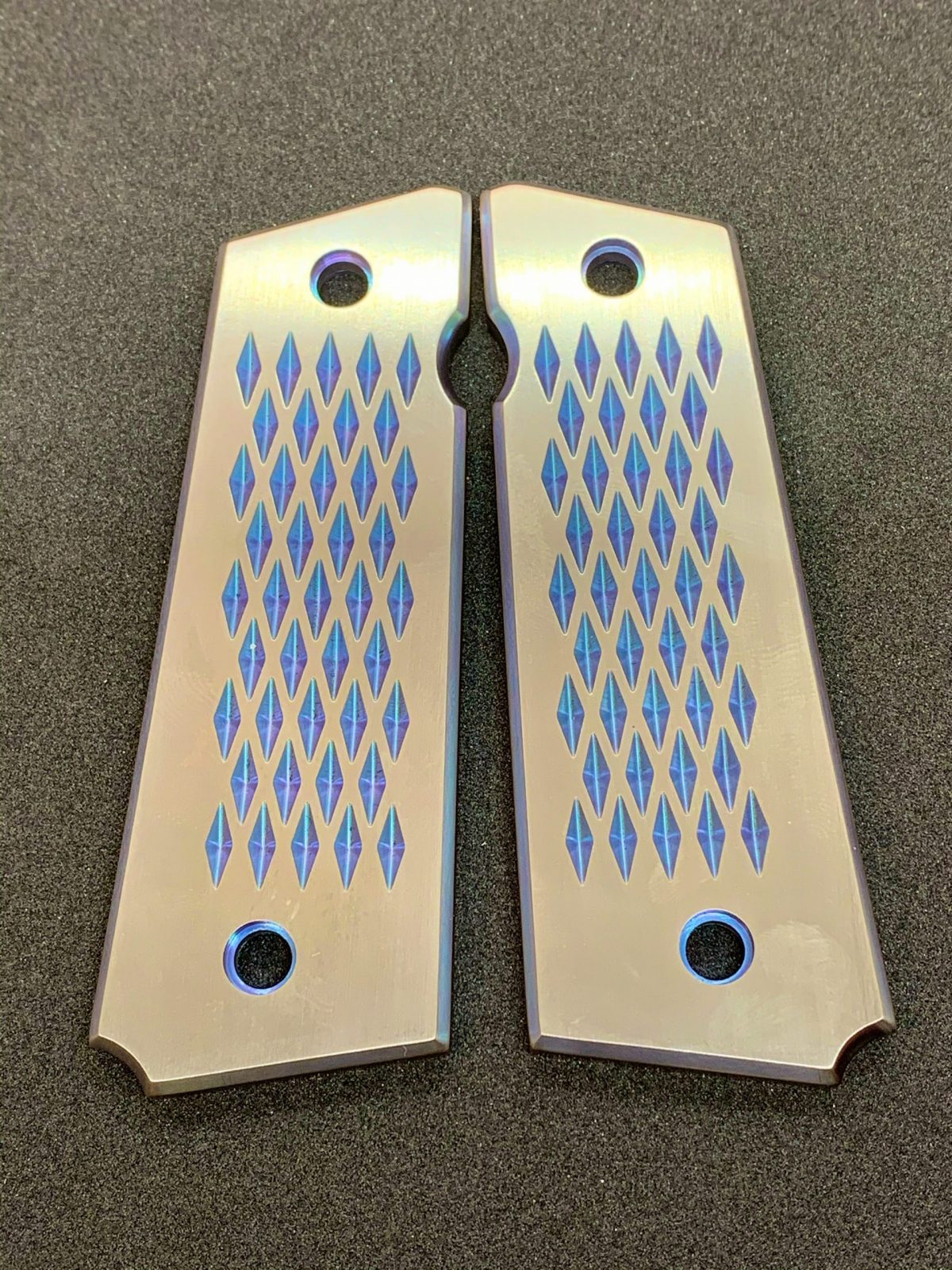 Titanium 1911 Pistol Grips - Checkered Blue - 2 -tone
